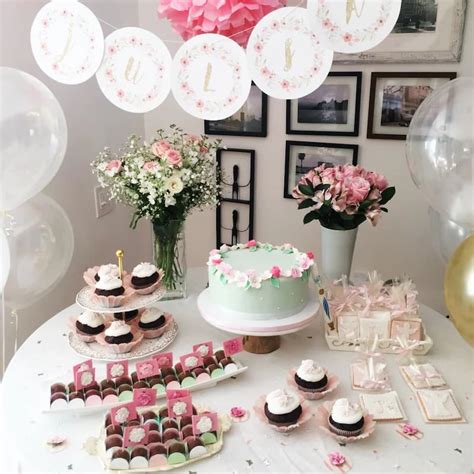 تزیین میز تولد ساده و کم هزینه در خانه؛ با این ایده های ارزان میز رو