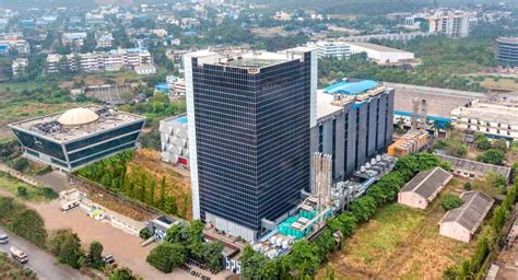 microsoft speeds up the construction of data centers to support chatgpt