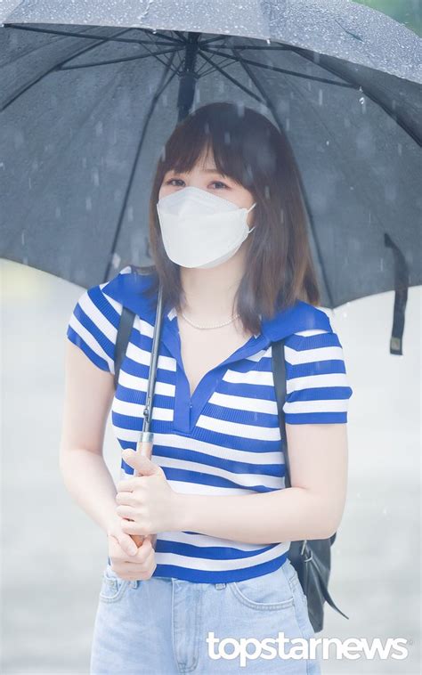 [hd포토] 레드벨벳 Red Velvet 웬디 촉촉해진 눈동자 영스트리트 출근길 네이트 연예