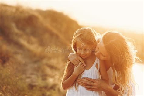 Familia Madre E Hija Junto Imagen De Archivo Imagen De Lifestyle