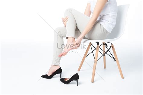 Women Wear High Heeled Shoes With Sloppy Feet Picture And Hd Photos