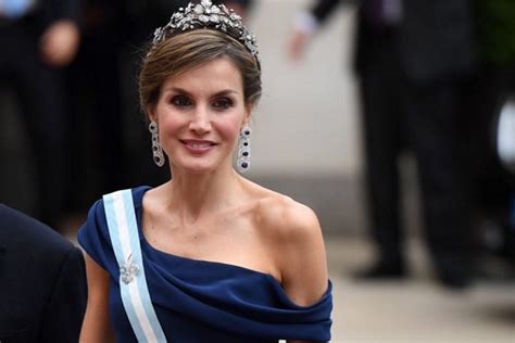 ესპანეთის დედოფალი ლეტიცია კვირის პალიტრა