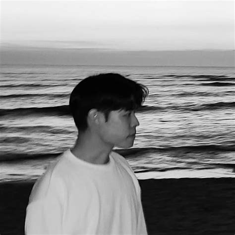 Sien Hsu Hsien • Threads Say More