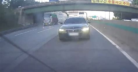 고속도로 위 ‘상향등급정거 위협운전 보복운전” Vs 아니다” 논쟁‘한블리