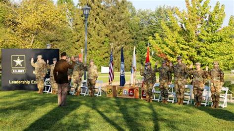 Army Rotc Program Contracts 10 New Officers Uva Wise