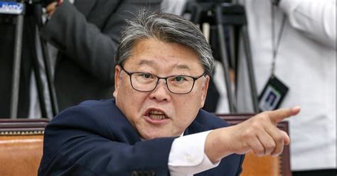 “야 너 뭐라고 했어” ‘조국 호칭 신경전에 고성·막말 오간 행안위 민중의소리