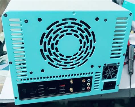 8 Bay Nas Chassis Accommodating Six 25 Inch And Two 35 Inch Hard