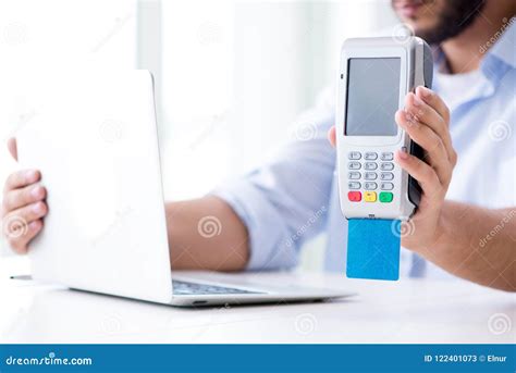 The Man Processing Credit Card Transaction With Pos Terminal Stock Image Image Of Checkout