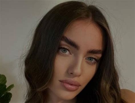 4 Hot Sexy Milica Peric Bikini Pics