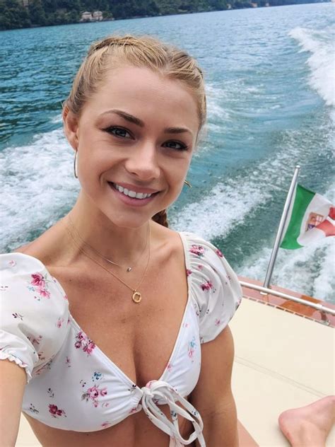 Sexy Smile With Cleavage Comply