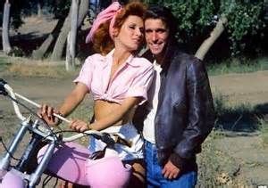 Pinky Tuscadero Roz Kelly Bing Images The Fonz Fonzie Happy Days Happy Days Tv Show