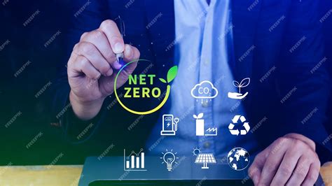 순 0 및 탄소 중립 개념 순 0 온실가스 배출 목표 기후 중립 장기 전략 Netzero 아이콘을 들고 있는 사업가 프리미엄 사진