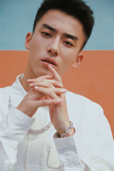 Triệu Hoa Vi Nhan sắc lai giữa Ngô Diệc Phàm Hoàng Cảnh Du