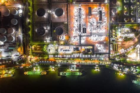 유조선 배와 Lpg 유조선 배 공중보기 유조선 배 넓은 바다 정유 산업 화물선에서 석유 및 가스 화학 유조선 프리미엄 사진