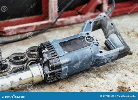 Manual Electric Vibrator For Concrete Pouring Work Using A Concrete Vibrator To Compact Hard