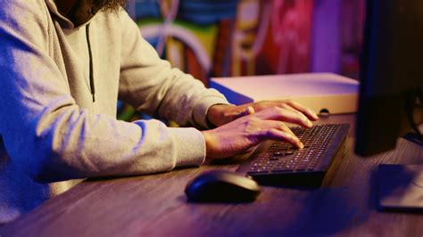 Hacker Using Vpn And Darknet As Anonymity Tools To Mask His Online Identity While Committing