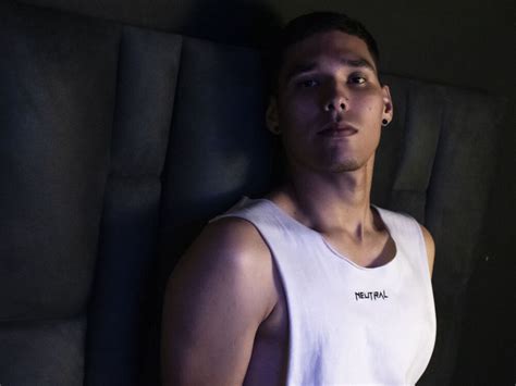 Aaron Parker 主播：免费直播性爱表演和聊天 Stripchat