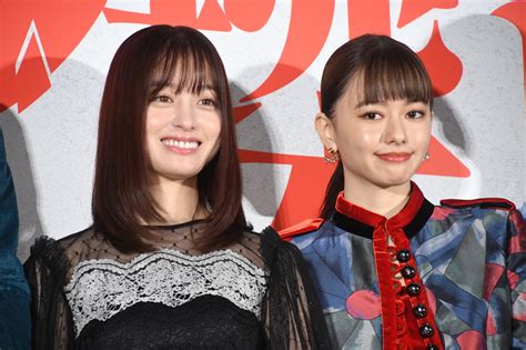 橋本環奈、高校時代の仰天エピソード「校舎が更地に…」 山本舞香と共に“飛行機通学”の過去を明かす 映画ニュース 映画 Com