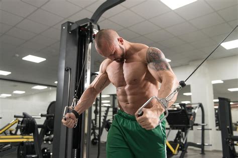 Premium Photo Man Doing Exercise For Biceps On Cable Machine