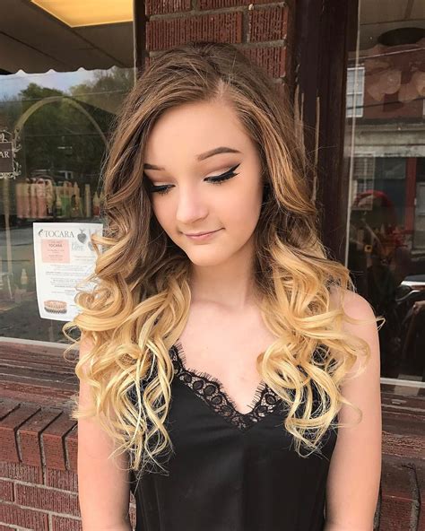 25 Stunning Prom Hairstyles For Curly Hair Hairydiary