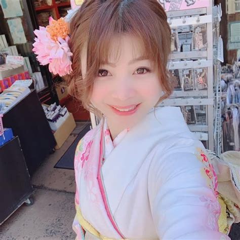 艾莉斯 Gia Emily Threads Say More