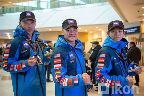 ФОТО Эстонид болсон өвлийн усанд сэлэлтийн ДАШТ ээс медаль хүртсэн тамирчдын эх орондоо ирсэн агшин