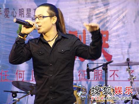 面孔主唱携手众明星“别哭 因为有爱”唱响真爱 搜狐音乐