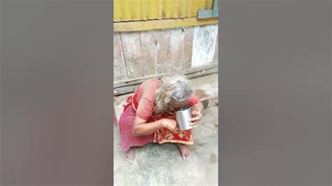 দেখুন এ মহিলা অনেক দিন ধরে তার মাথায় সমস্যা। মা বাবা স্বামী কেউ নেই। একমাত্র ভাই তার জন্য খরচ