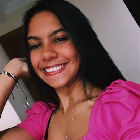 Julia Leles 💖 Instagram