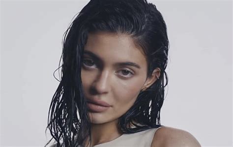 Kylie Jenner Goes Makeup Free In Thirst Trap Selfies While Rocking Tiny
