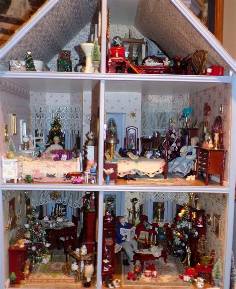 Debbie Dabble Blog Victorian Christmas Doll House Nelson Crest