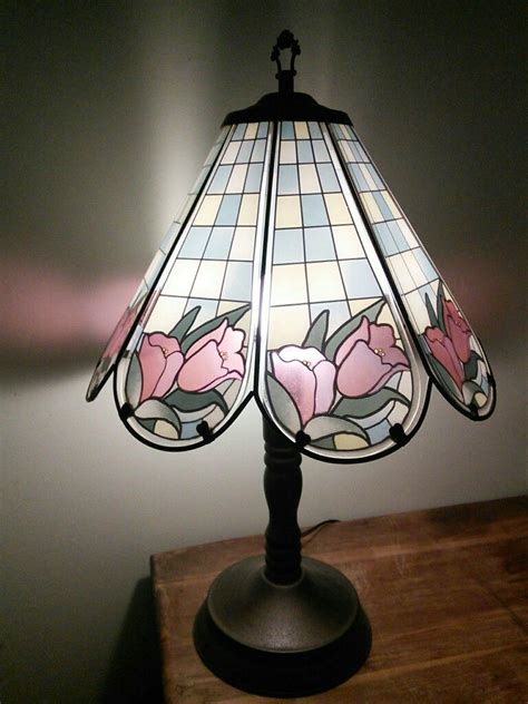 Stained Glass Table Lamp With Pink Flowers