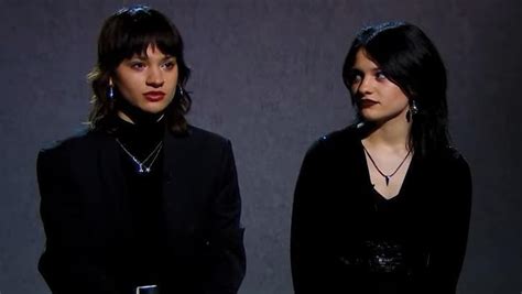 ეს ბედნიერი დასასრულია დედა საზღვარგარეთაა და იქ გაიგო ყველაფერი საოცარი ისტორია ქართველ