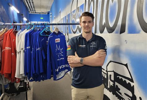 Vincent Hessler Wechselt Aus Ravensburg Nach Dresden Eispiraten Holen