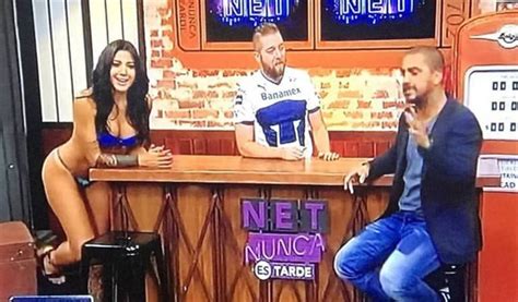 Pumas Le Hace Pagar Sexy Apuesta A Conductora De Tv