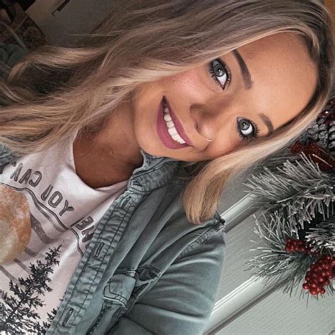 Izzie Babe On Reels Facebook