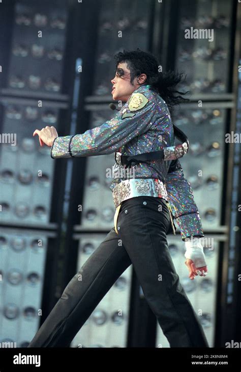 Michael Jackson Crying On Stage