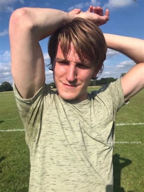 Ewan Mitchell Game Of Throne Actors River Phoenix Girlfriend Celebrity Skin