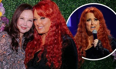 Ashley Judd And Sister Wynonna Reunite At Loretta Lynn Tribute Artofit