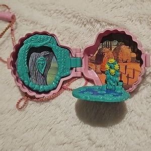 Disney Toys 9s Disney Pocahontas Polly Pocket Shell Necklace With