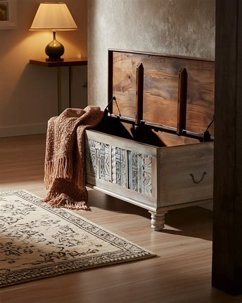 Table Basse Coffre Ronde En Métal Et Bois Lasco L Uniqka Design