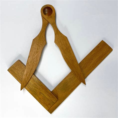 Esquadro E Compasso De Madeira Horus Alfaia Produtos E Paramentos