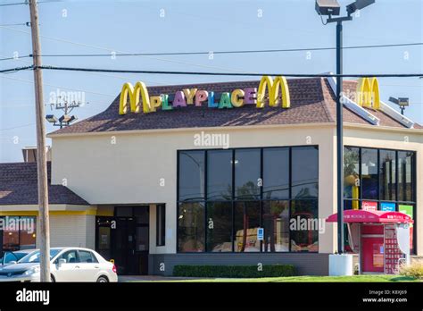 Mcdonalds Play Place Logo Mcdonalds Logo Symbol Meaning History