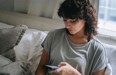 What To Text Your Ex Boyfriend To Make Him Jealous Without Being Toxic