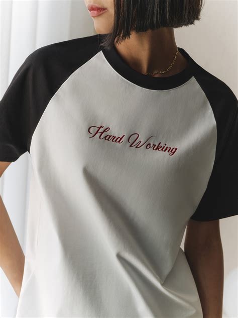 Свободная футболка с надписью на груди :: LICHI - Online fashion store