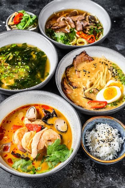Surtido De Sopas Tradicionales Asiáticas Miso Ramen Tom Yam Pho Bo Foto Premium