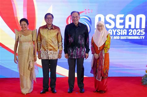 Khaosod Malaysias Prime Minister Anwar Ibrahim Second Right And
