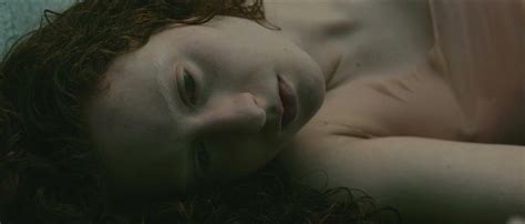 Naked Roxane Duran In Évolution