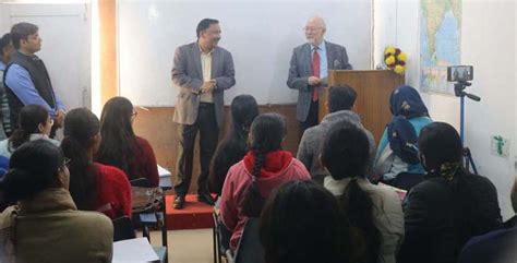 Shafi Pandit Interacts With Jkas Aspirants Daily Excelsior