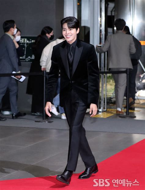 [e포토] 려운 미소 속에 훈훈함이 가득